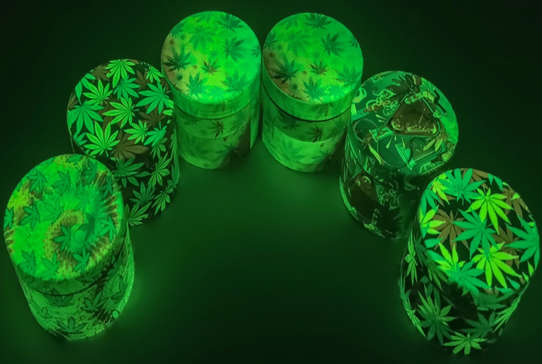 HXYP52-4MY PACK OF 12 52MM METAL GRINDER GLOW IN DARK - Trimex Wholesale UK